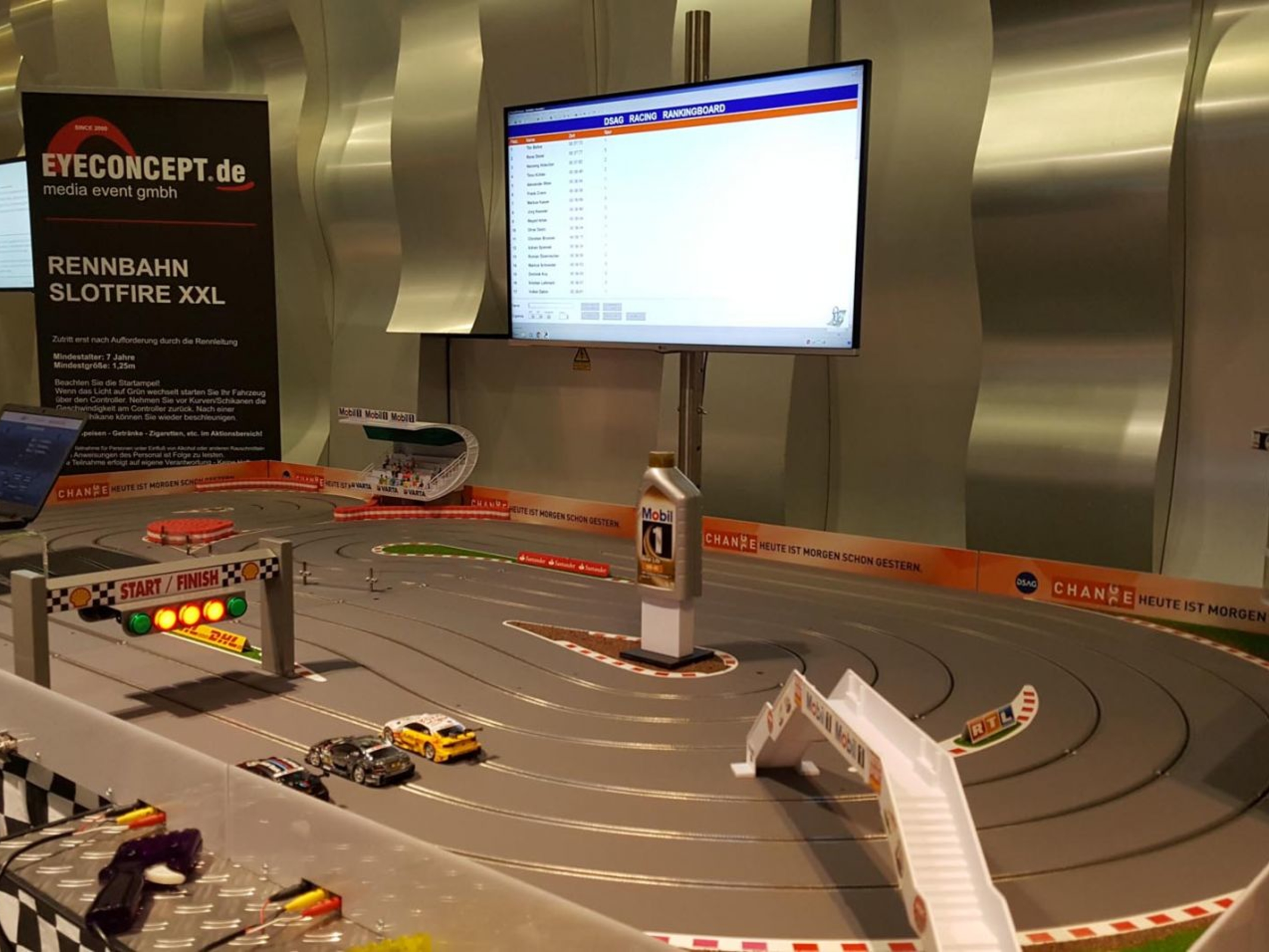 Carrerabahn mieten - 3,40m x 1,90m Slotfire Rennbahn