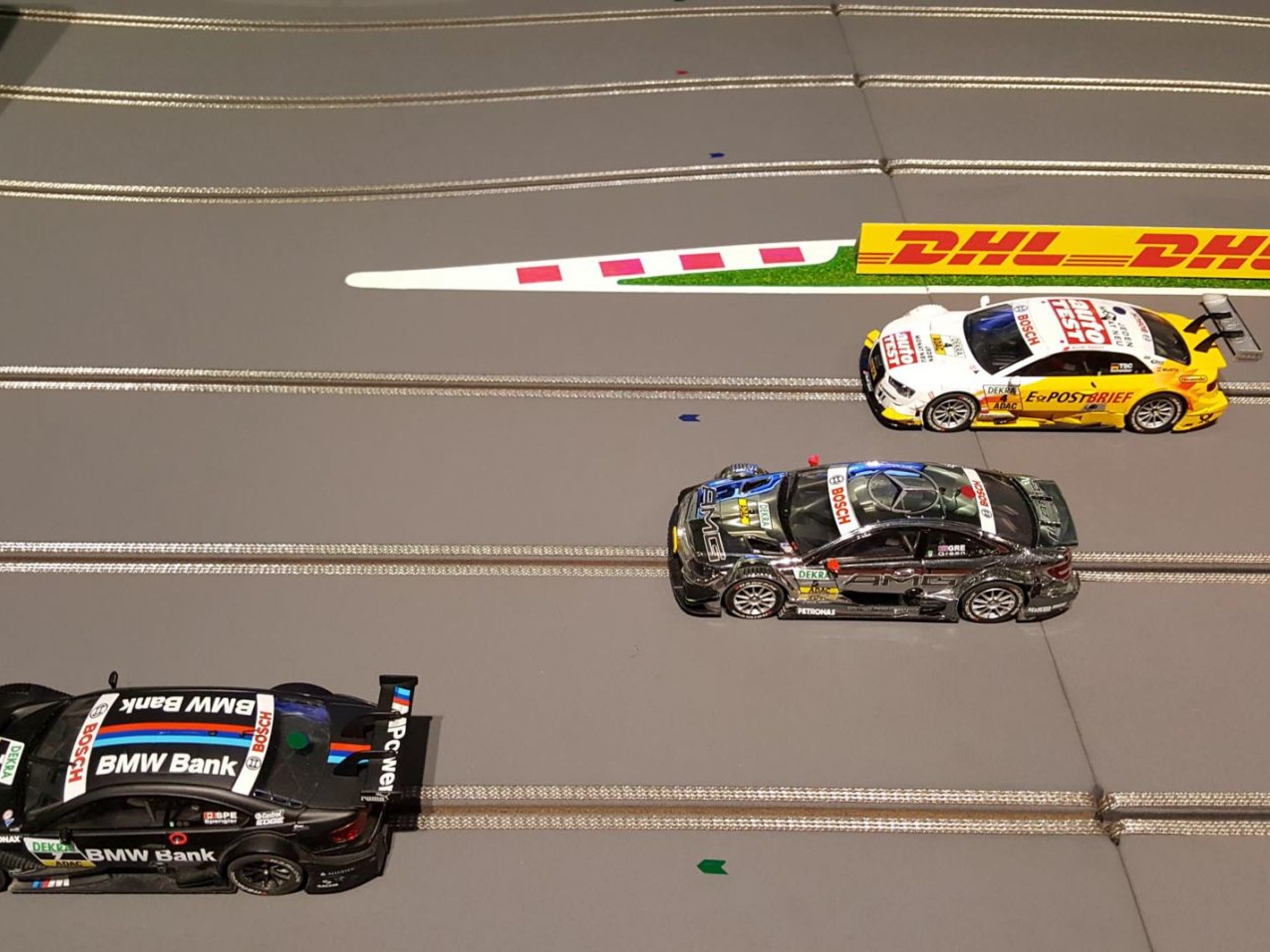 Carrerabahn mieten - 3,40m x 1,90m Slotfire Rennbahn