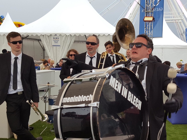 MEN IN BLECH MOBILE BAND